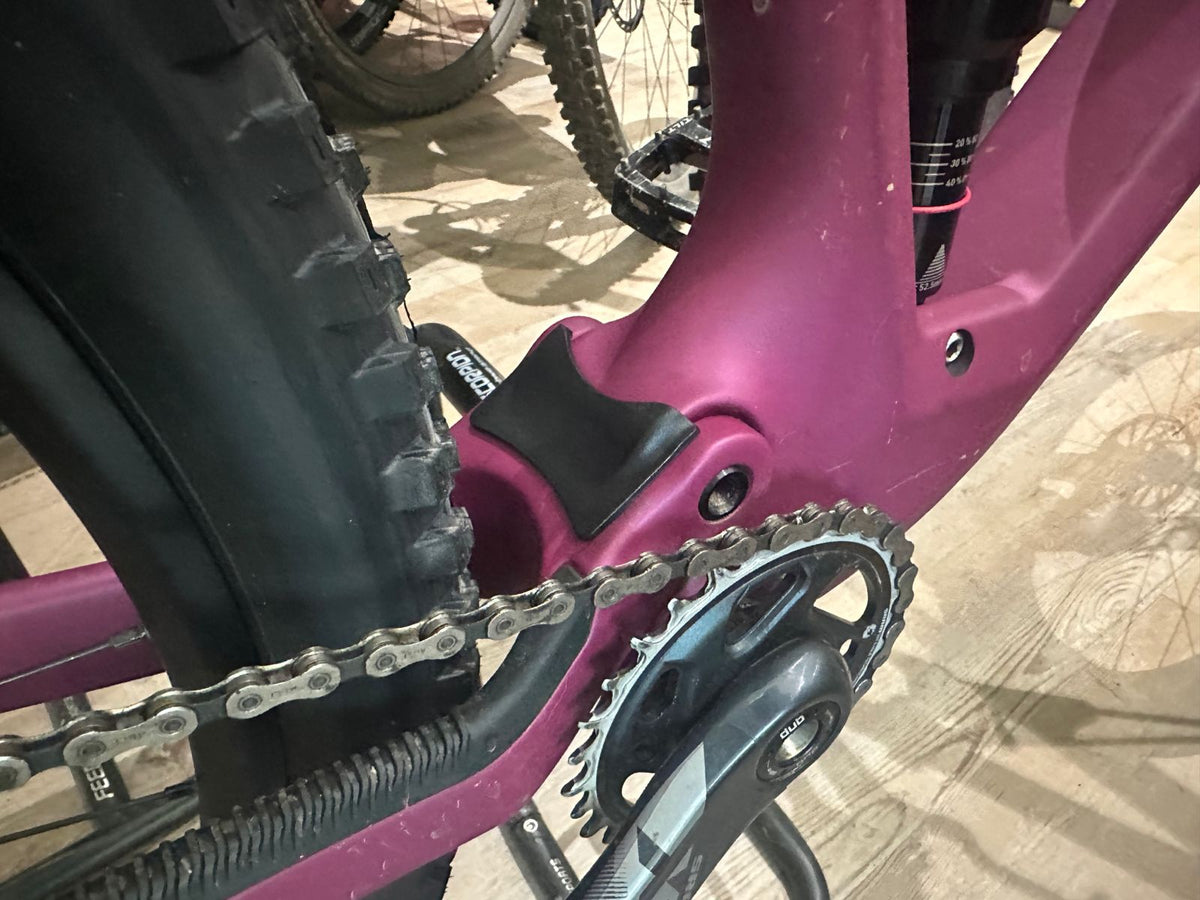 TBC MAIN PIVOT FENDER PATROL CARBON – BIKE LOGISTICS
